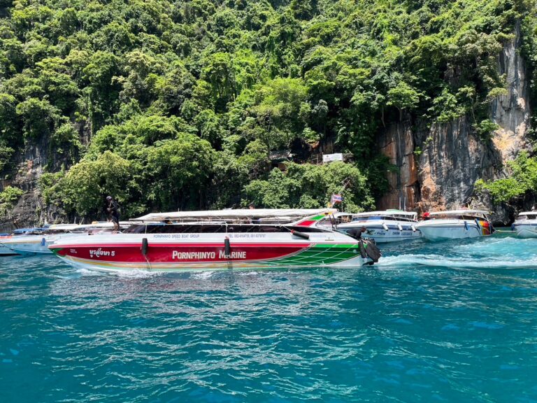 Boat 3 Engines – Phuketcharterspeedboat