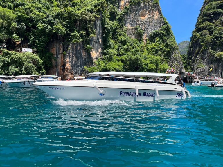 Boat 3 Engines – Phuketcharterspeedboat