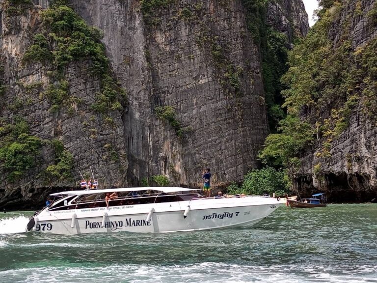 Boat 3 Engines – Phuketcharterspeedboat