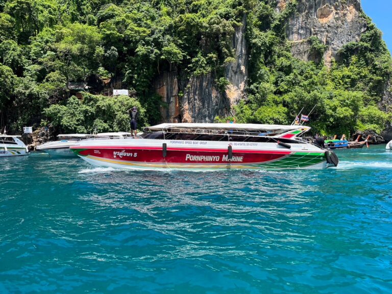 Boat 3 Engines – Phuketcharterspeedboat
